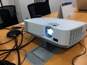 How to Connect your mac to projector? - All In Projectors